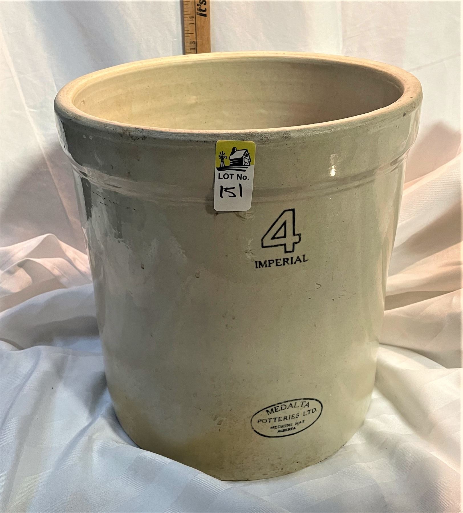 4 gal Medalta Crock