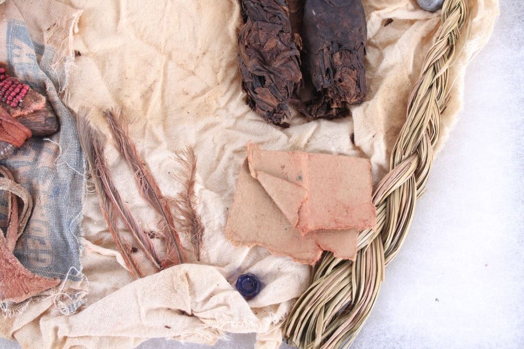 19th C. Blackfoot Medicine Bundle Contents