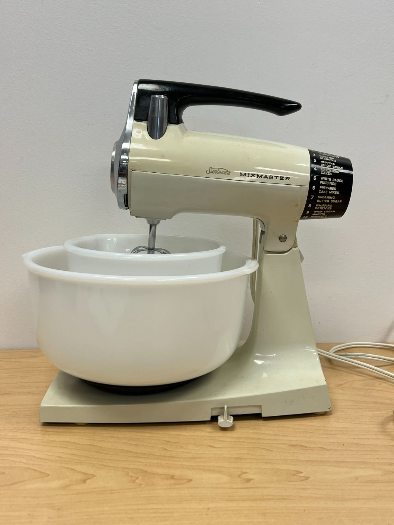 Vintage Sunbeam Mixmaster Kitchen Mixer With Bowls and One Beater