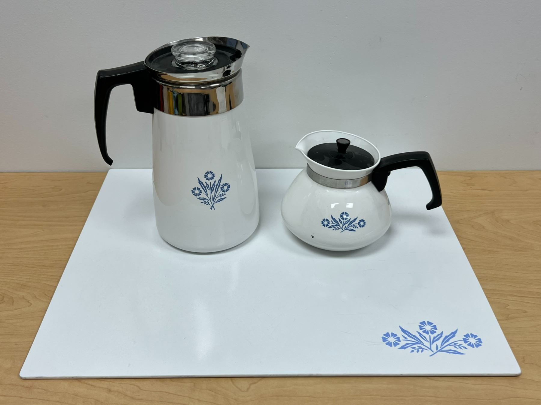 Corning Ware Blue Cornflower 9 Cup Percolator / 6 Cup teapot & Cutting ...