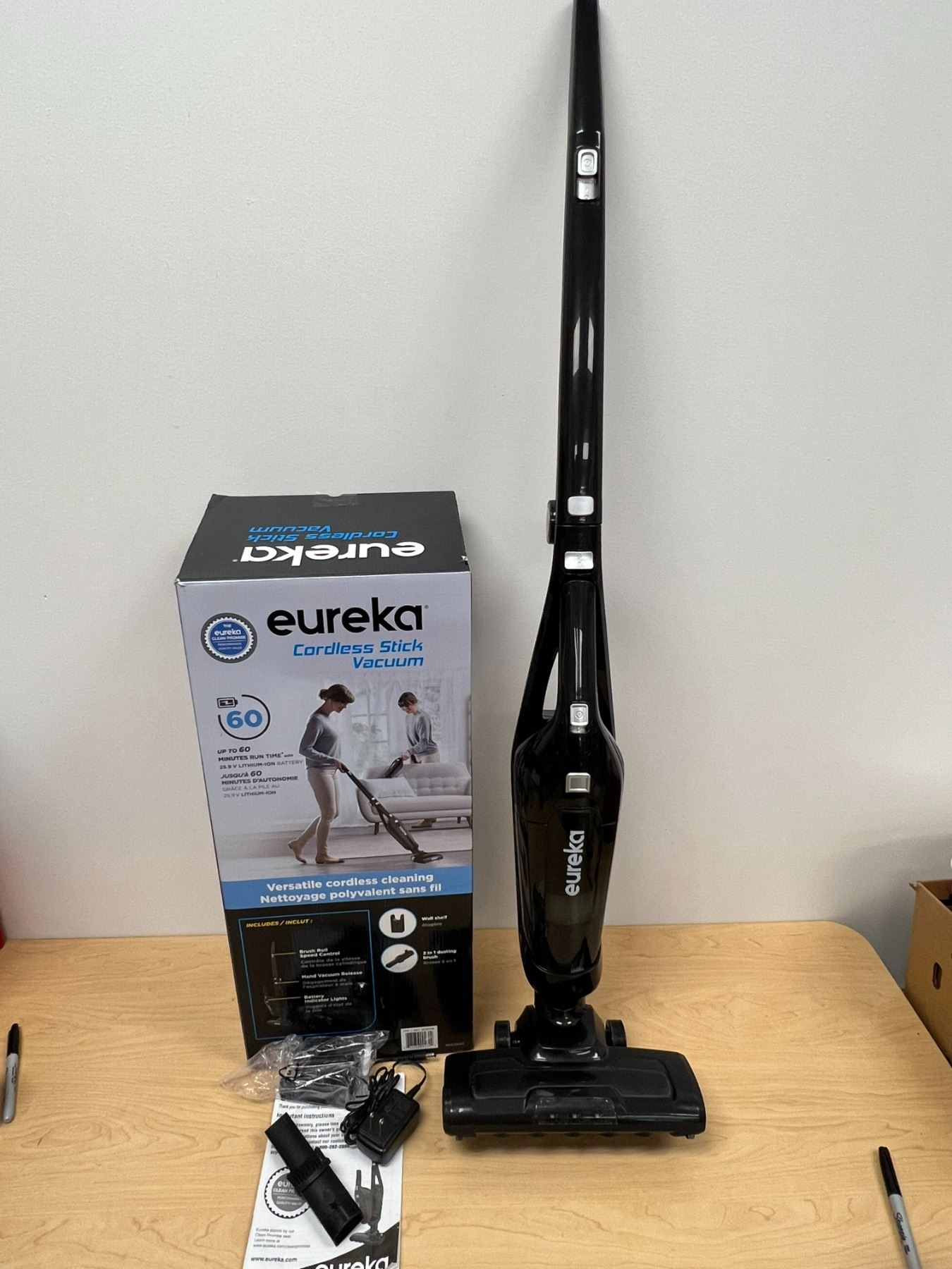 Eureka Cordless Rechargeable 2 in 1 Stick Vacuum w/box Works (some use)