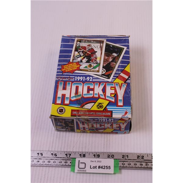 Box of 1991-92 OPC Hockey Cards - Bodnarus Auctioneering Box of 1991-92 OPC Hockey Cards - Bodnarus Auctioneering