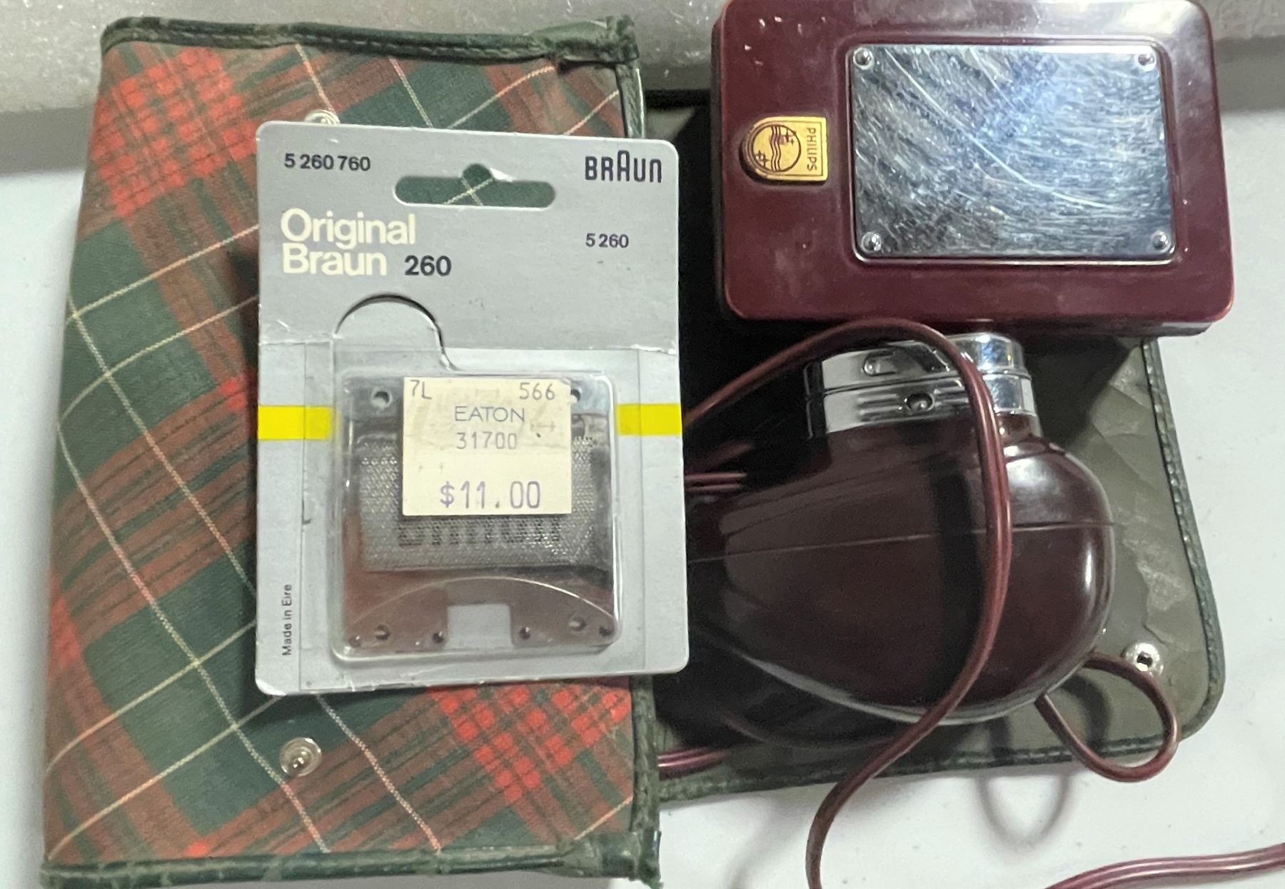 Vintage Braun Shaver in Plaid Case