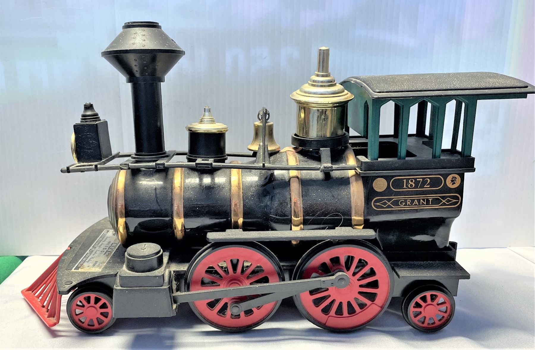Jim Beam Whiskey Ceramic Decanter Engine Train Box Locomotive