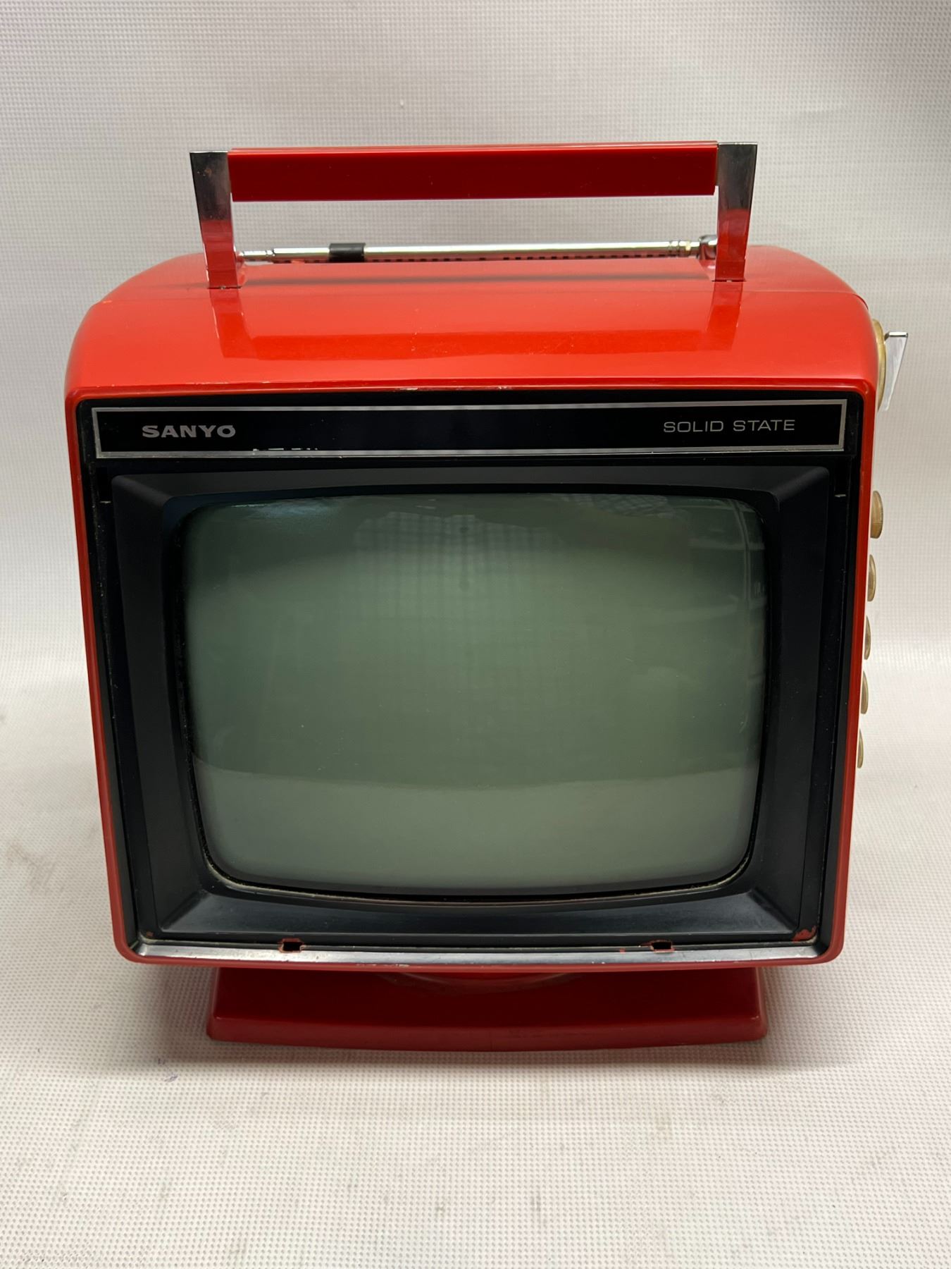 Vintage Red Sanyo Solid State Swivel Base Television TV (TP3002CU)