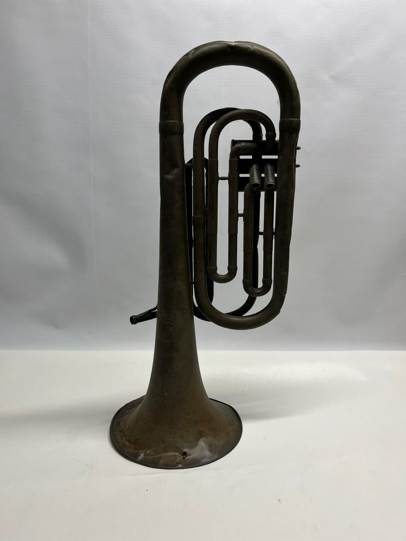 Antique Tuba (Display, worn out non working but a stunning Display ...