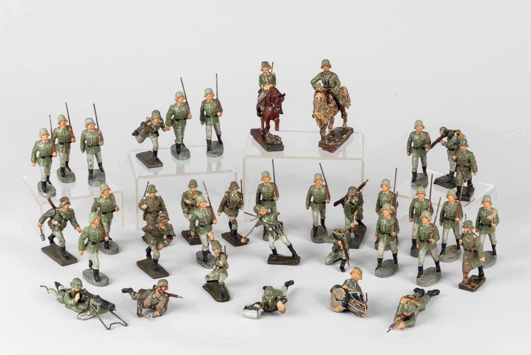 37 WWII GERMAN TOY SOLDIERS LINEOL / FROHA