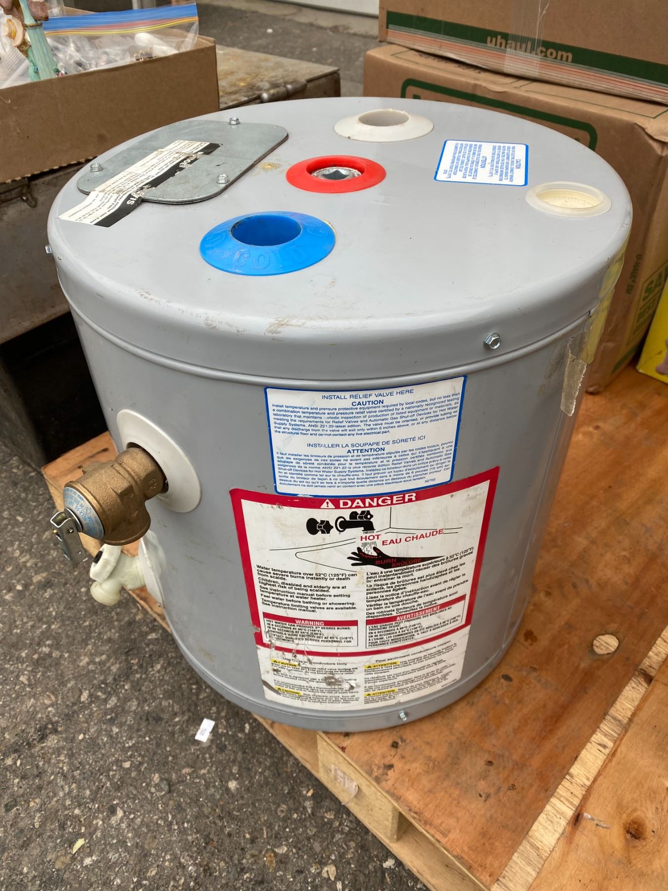 Space saver hot water tank