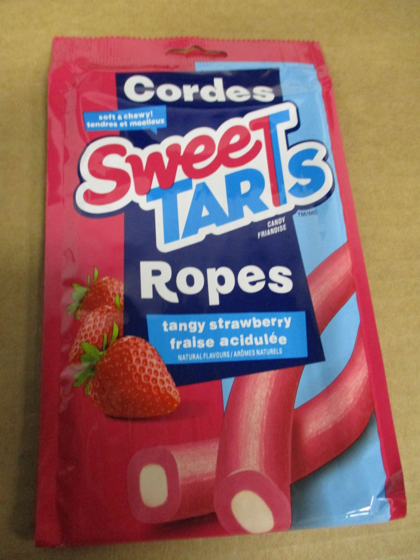 SWEET TARTS TANGY STRAWBERRY TWISTED ROPES (141 G) - PER PKG