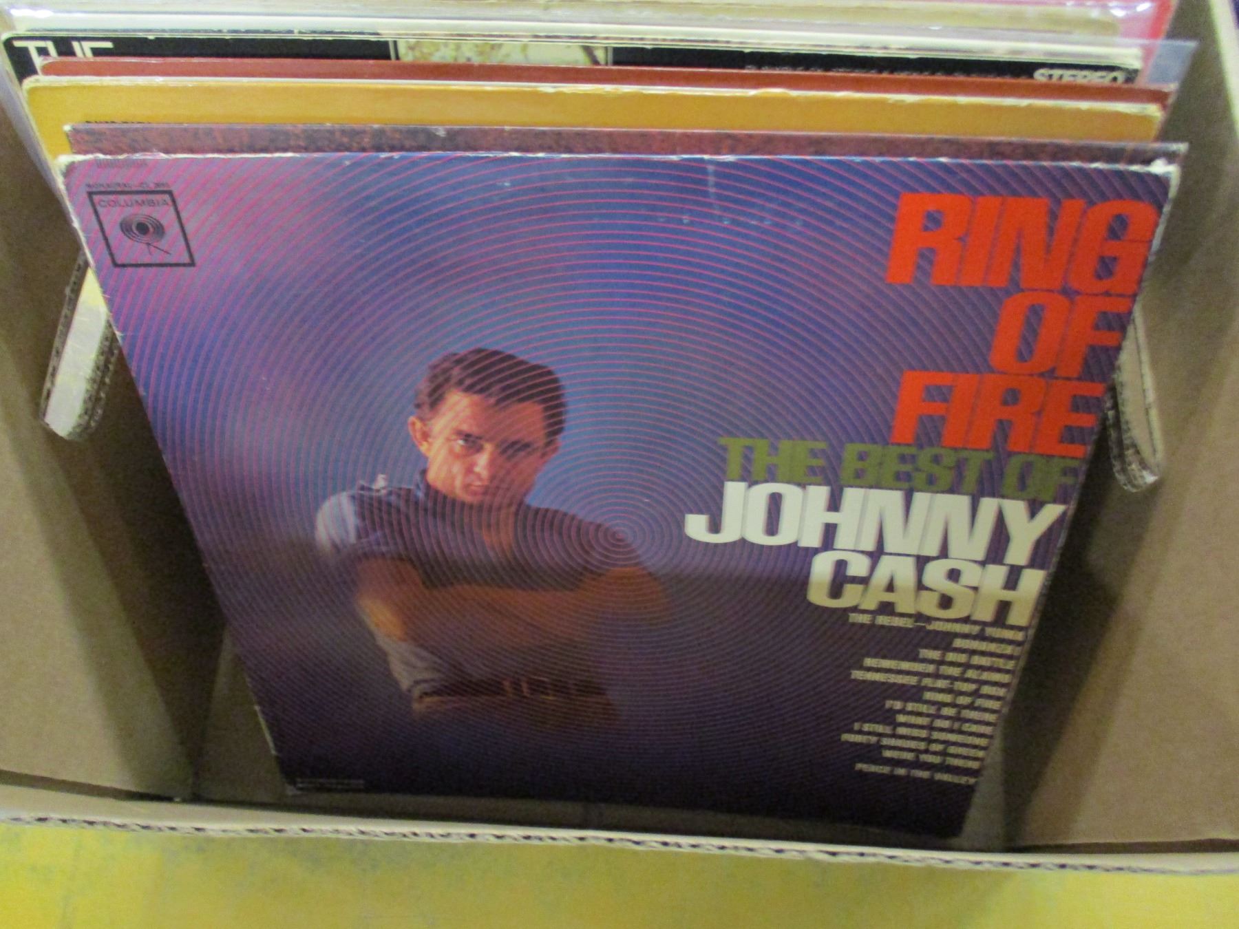 COLLECTIBLE: BOX C/W ASSORTED RECORDS (JOHNY CASH, PATSY CLINE, GORDON ...