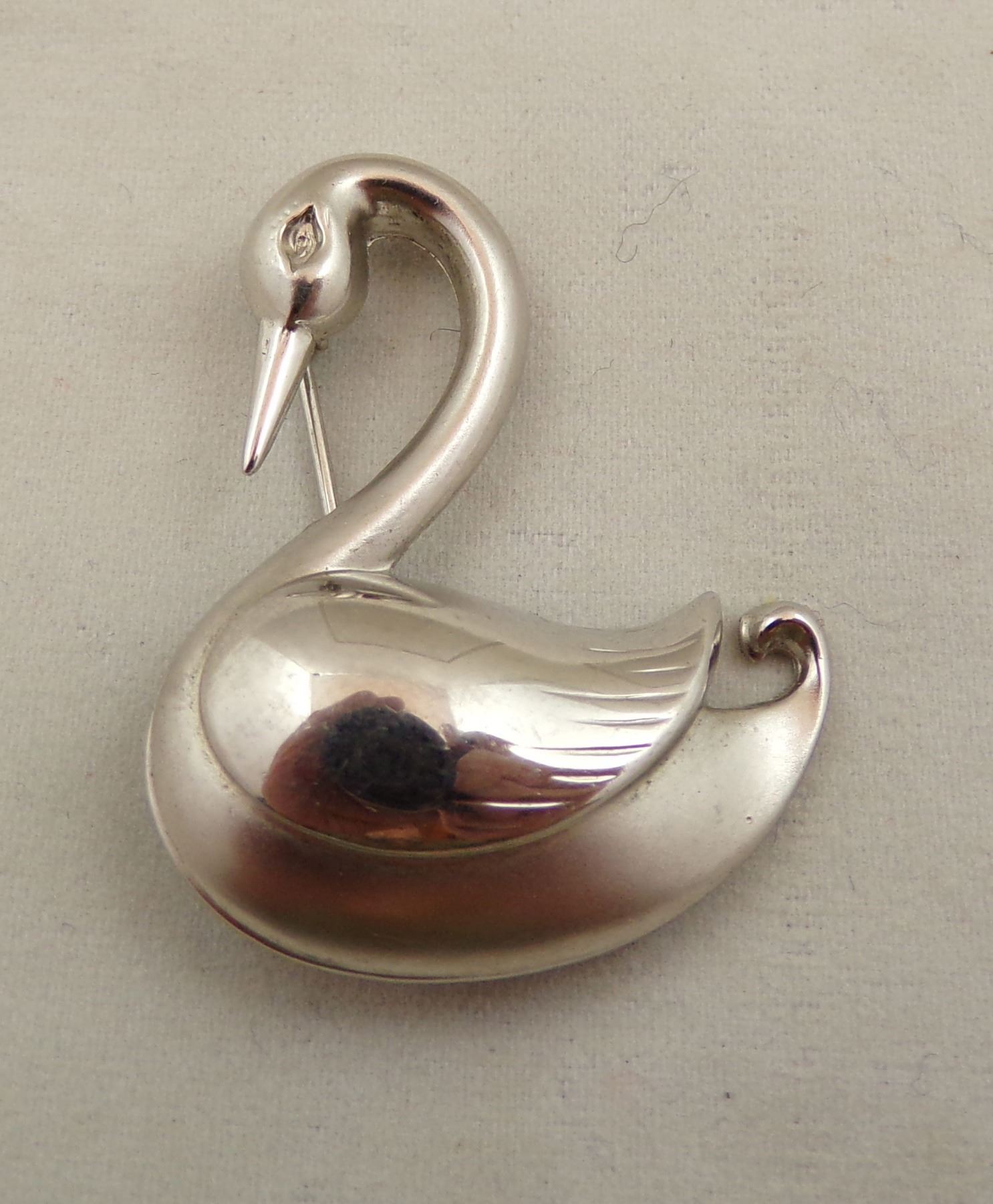 Vintage Wells Sterling Swan Pin