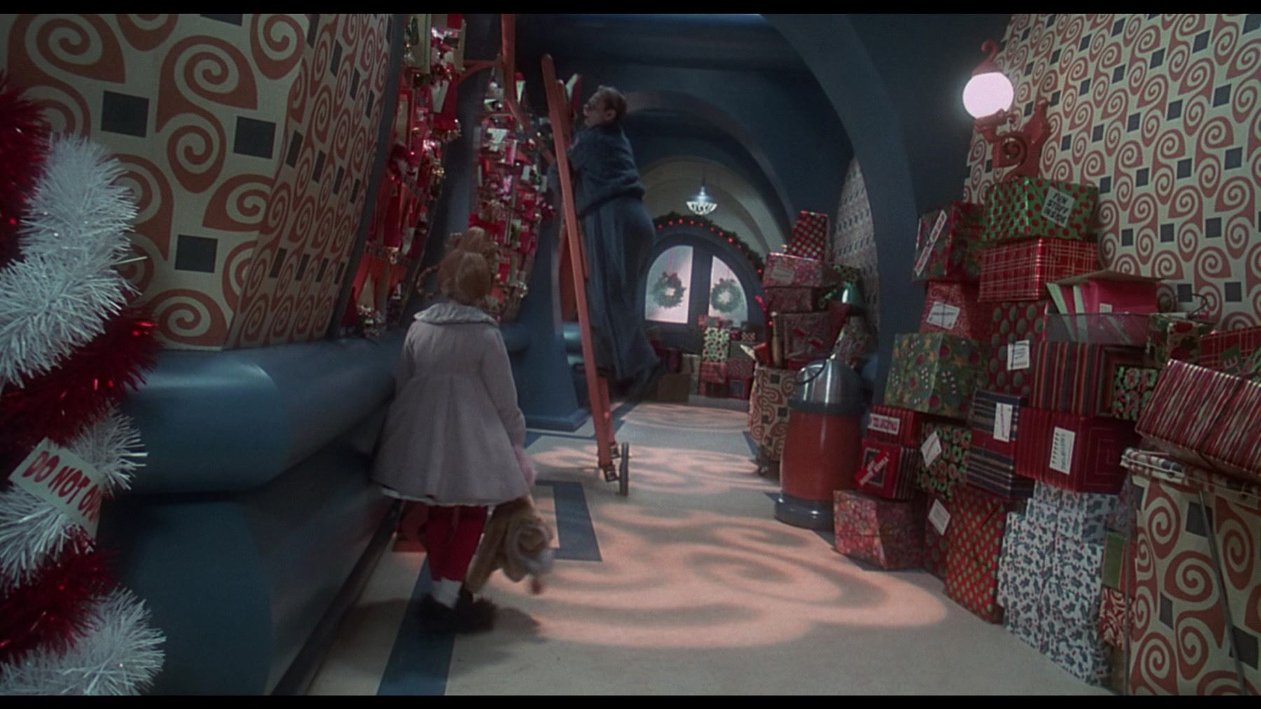 How the Grinch Stole Christmas – Whoville Post Office Wall Light – H86