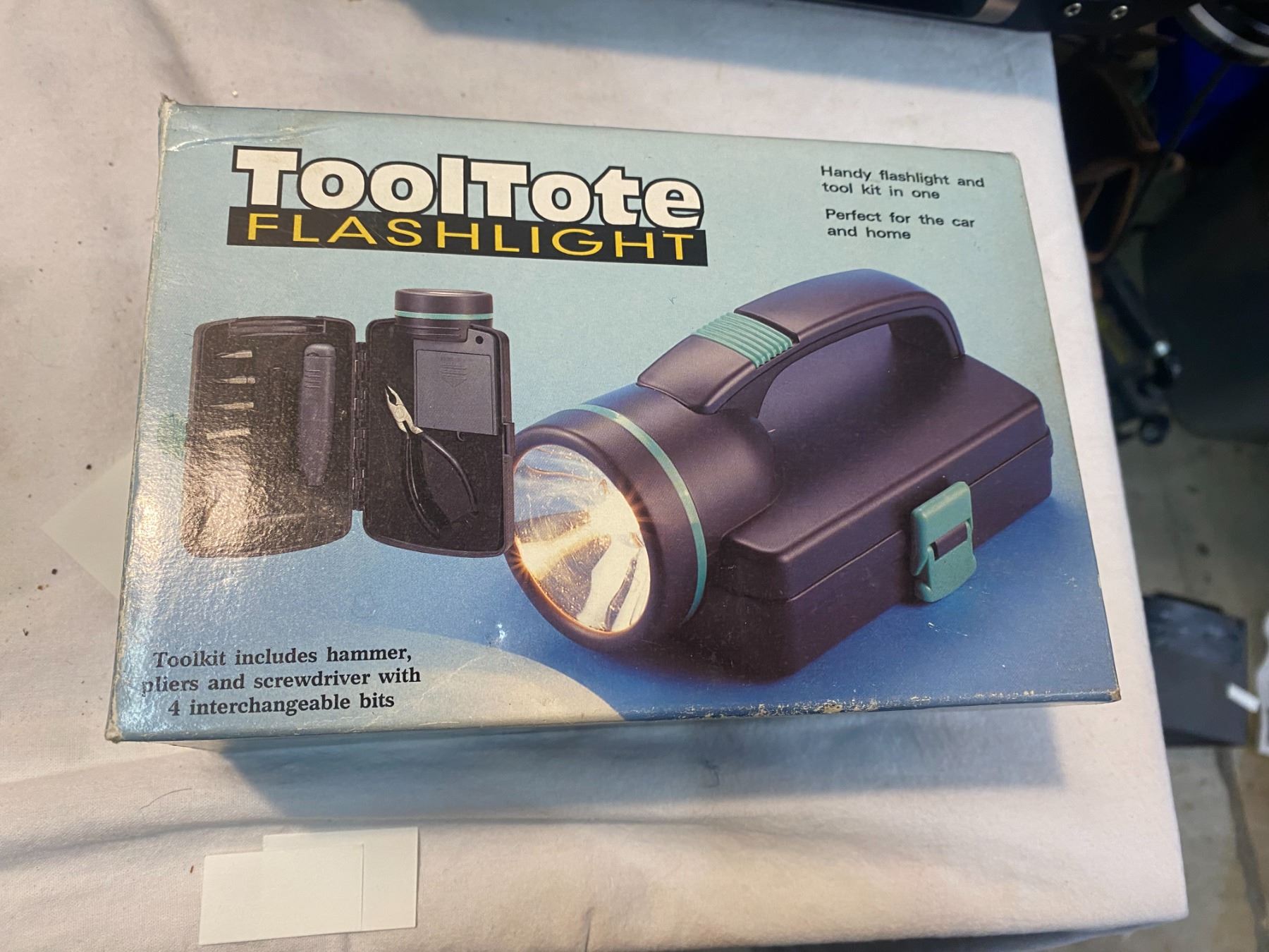 Tool tote flashlight