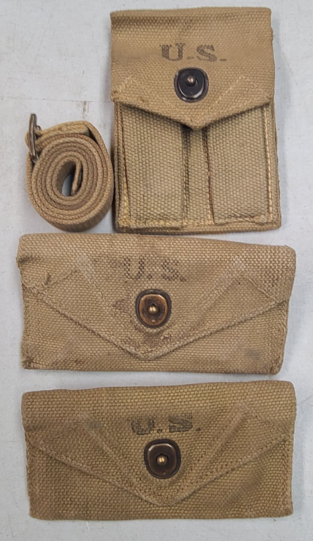 1941 / 42 US Military Pouch - Lot of 3 WW2 + Strap - All Differant