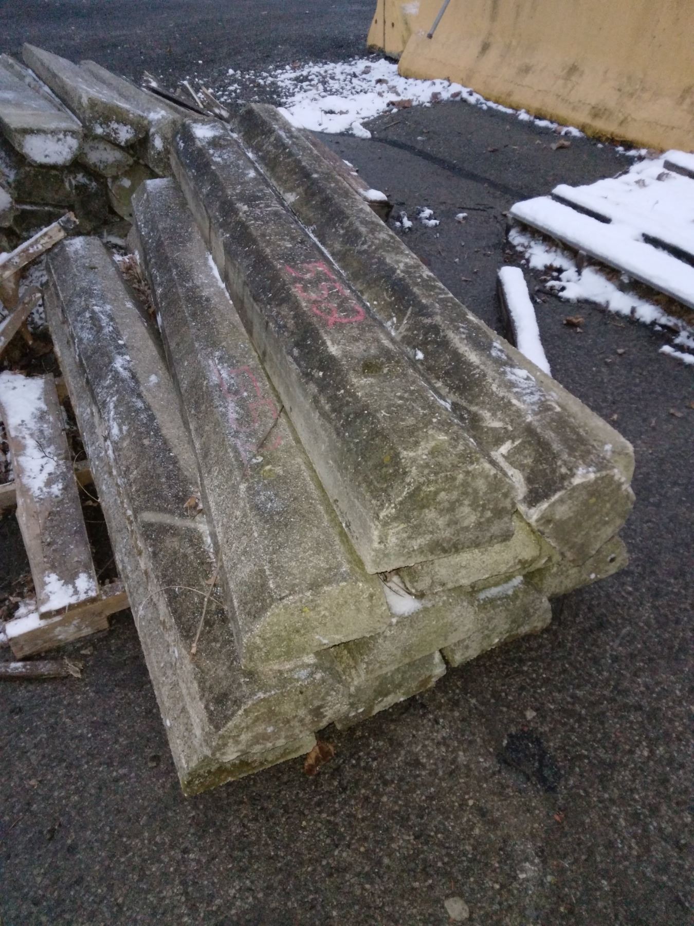 6 FT CEMENT BUMPER BLOCKS (X12)