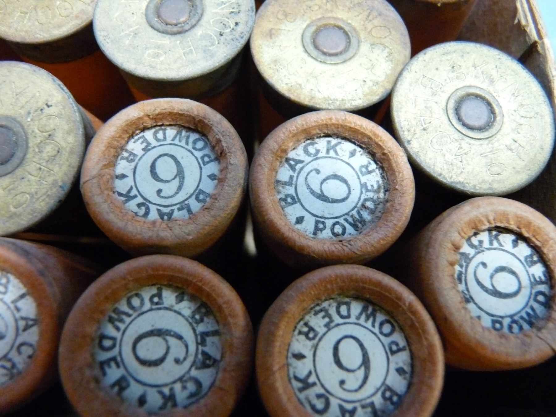 Kynoch black powder cartridges , 10 gauge, 21 rounds