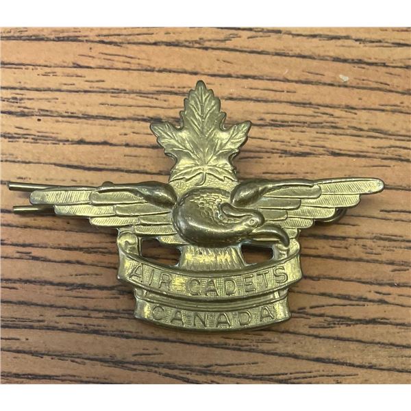 ROYAL CANADIAN AIR CADETS brass cap badge