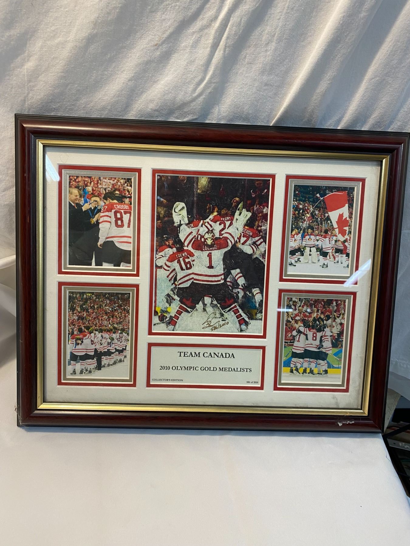 2002 Team Canada Olympic gold medalists limited edition plaque