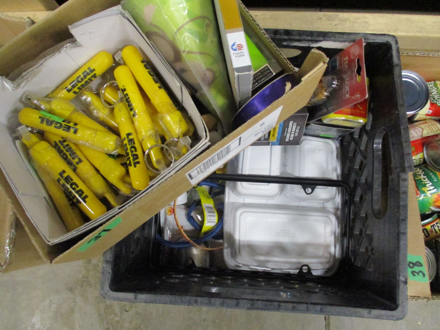 SHELF PULLS/STORE RETURNS (AS IS): BOX C/W ASSORTED ITEMS