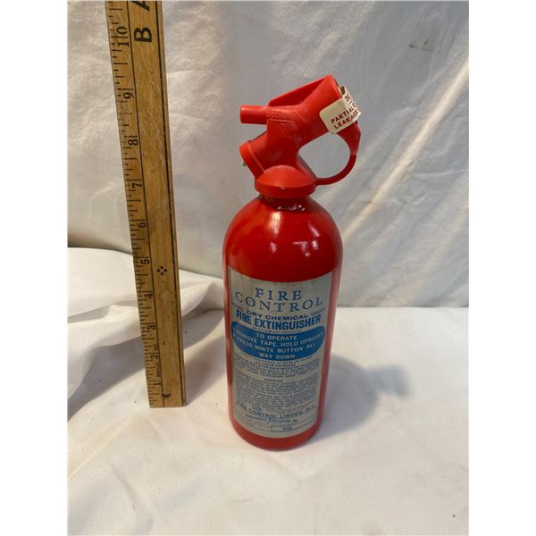 Dry chemical fire extinguisher