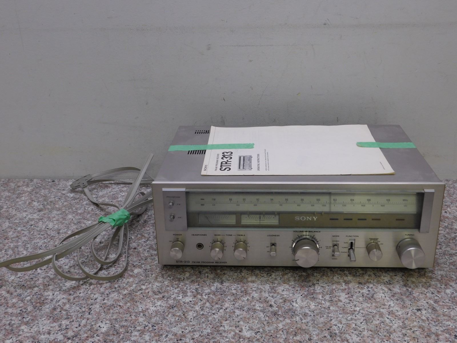 Sony STR-313 Receiver *works*