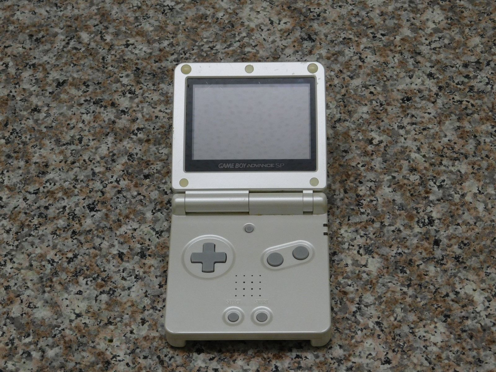Pearl White Gameboy SP 001