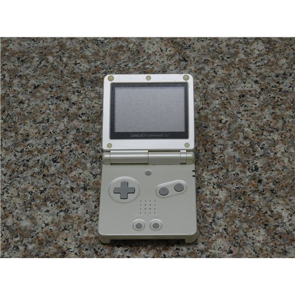 Pearl White Gameboy SP 001