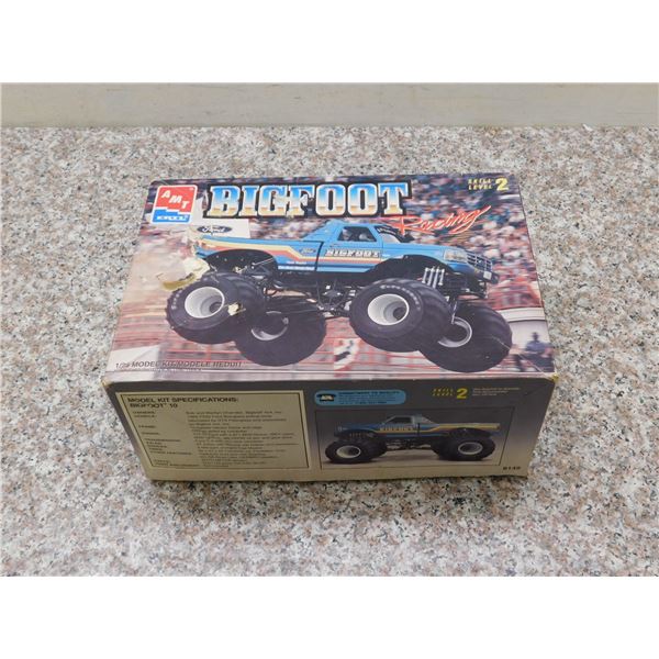 ERTL 1993 AMT Big Foot Racing Model Kit 1:25 Ford