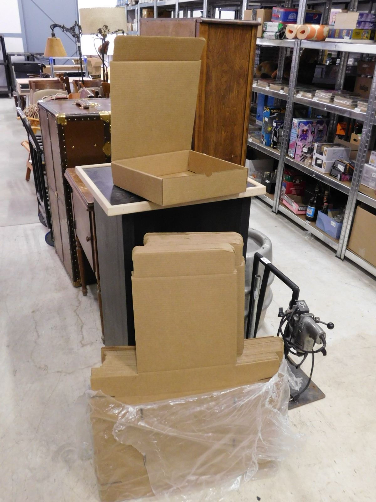Lot of 39 Die Cut Fold Down Cardboard Shipping Boxes With Lid
