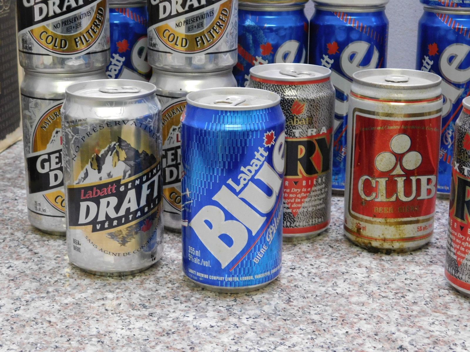 Lot of 32 FULL Vintage Beer Cans 80s 90s Labatt Blue Molson Budweiser