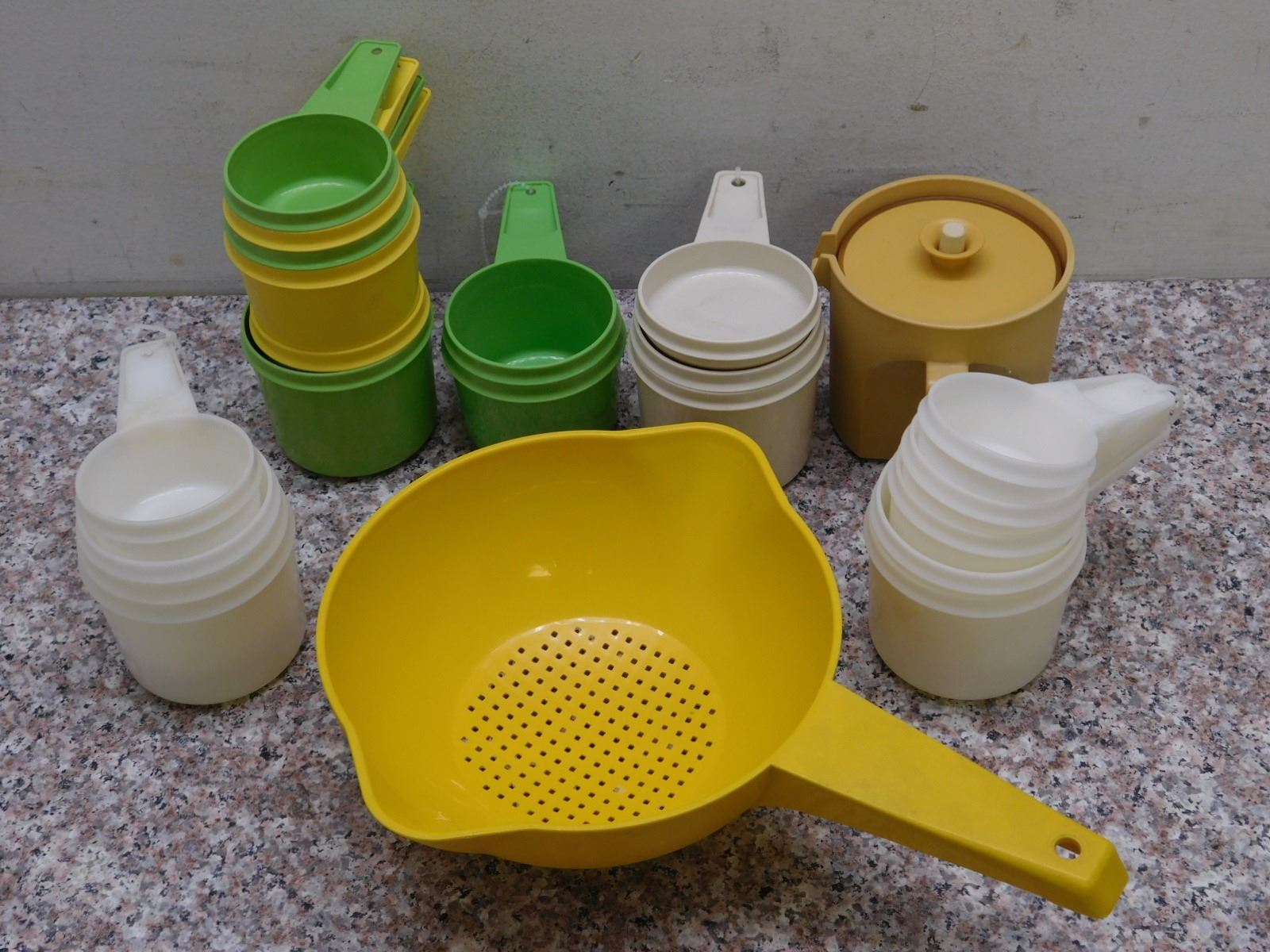 Vintage Retro MCM Tupperware Kitchen Measuring Cups and Strainer
