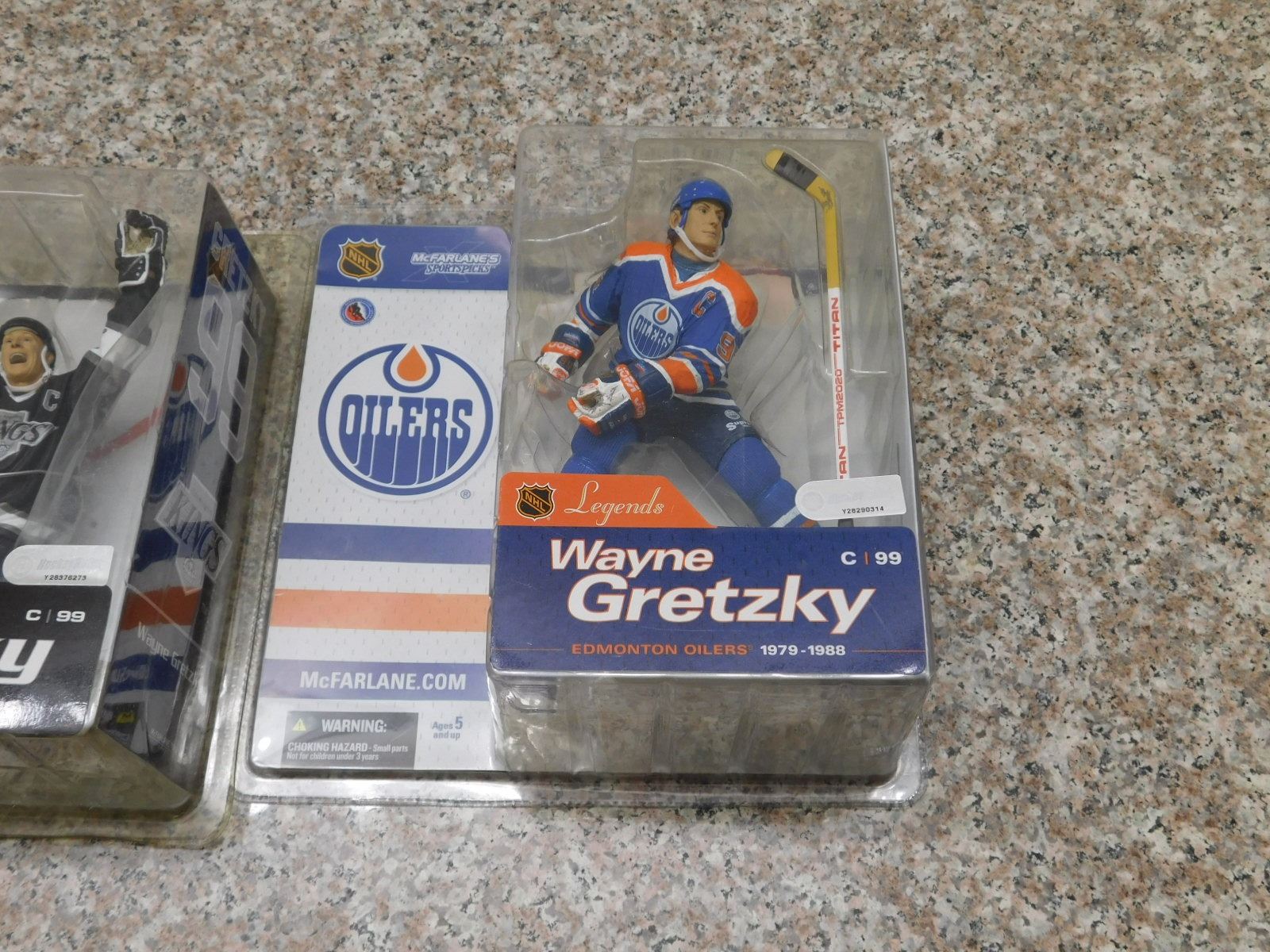 Lot of 2 McFarlane NHL Hockey Figures Wayne Gretzky 99 Oilers and Kings ...