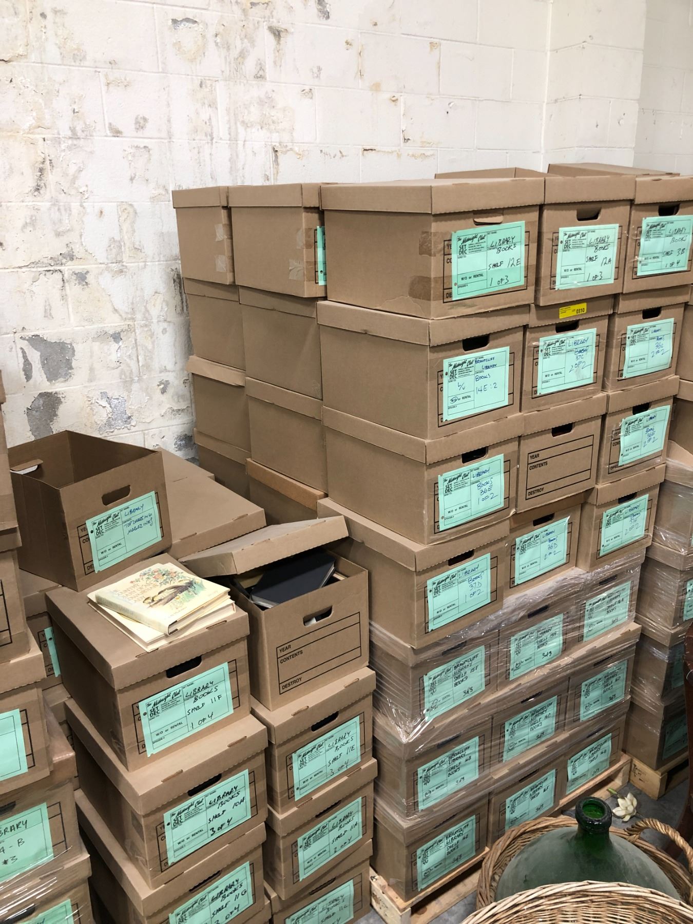 Pallet lot library books - approx 70 boxes