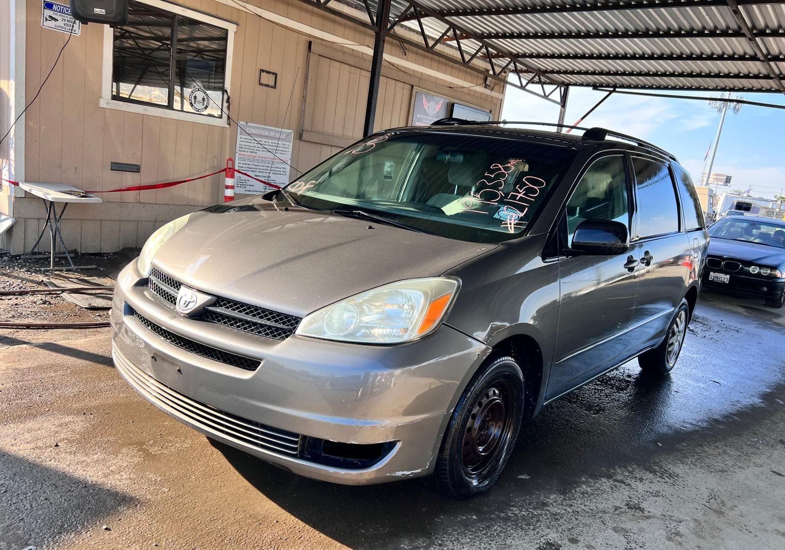 2004 Toyota Sienna CE 7 Passenger