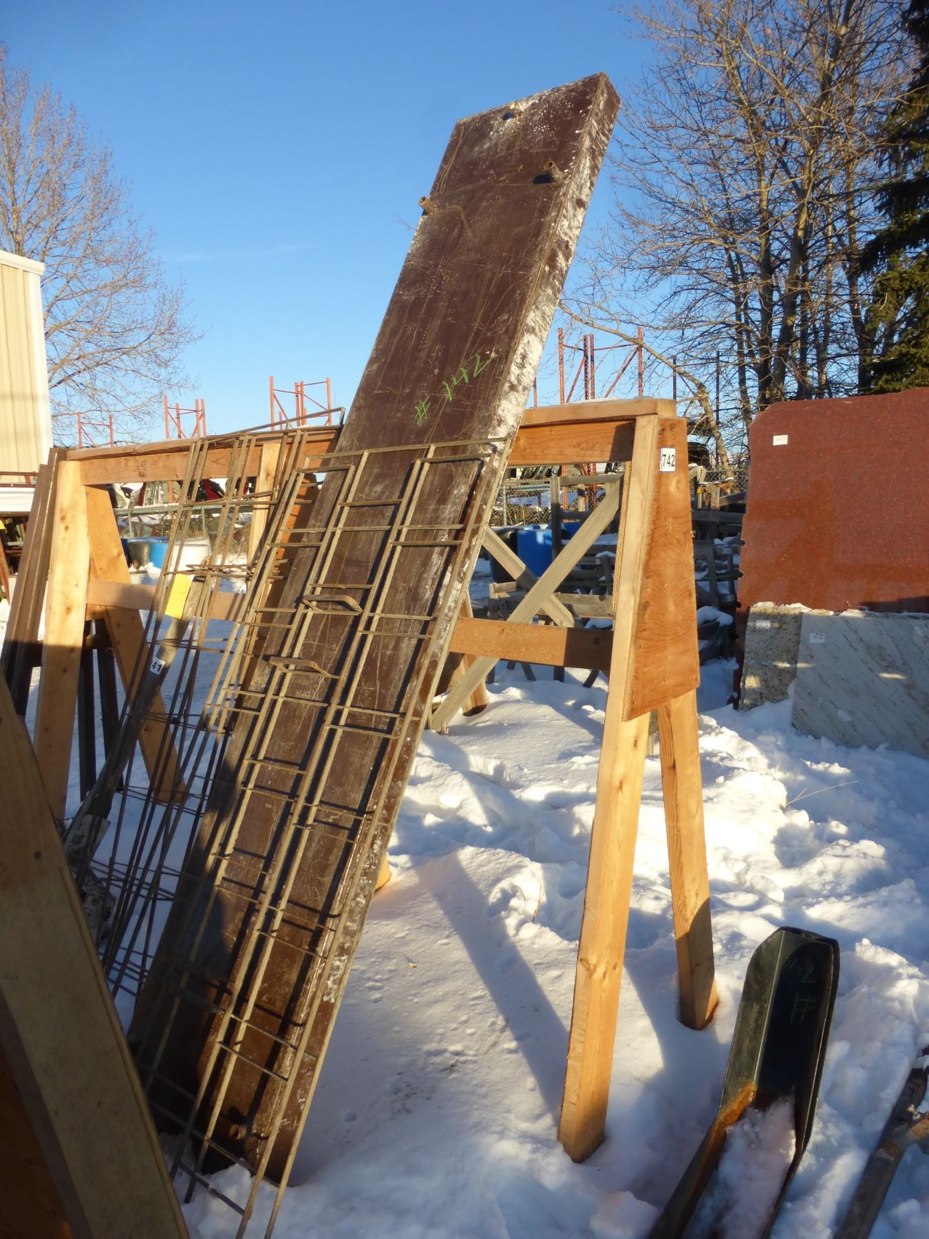 Wooden slab stand, 4- metal frames, 18" x 8" metal tray