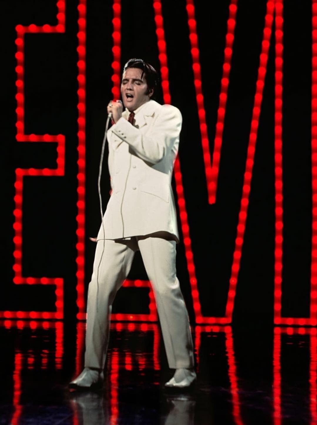 ELVIS MOVIE RED LIGHT BULBS FROM ELVIS SIGN LOT OF 2