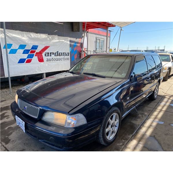 1999 VOLVO V70