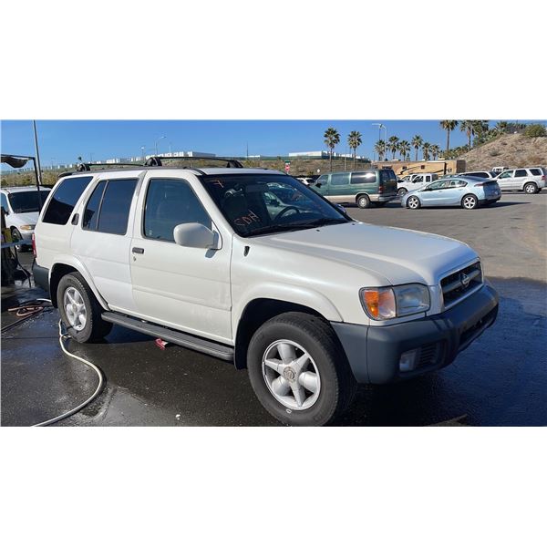 2000 Nissan Pathfinder XE