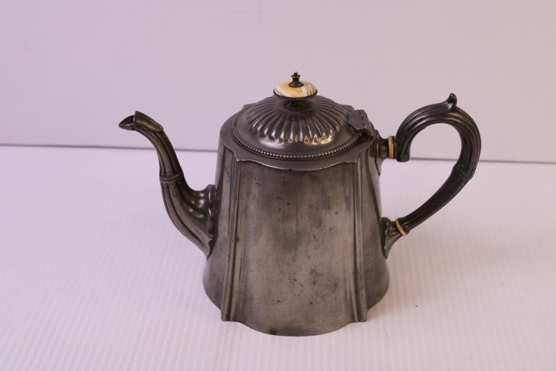 Antique Pewter Coffee Pot Bodnarus Auctioneering antique-pewter-coffee-pot-bodnarus-auctioneering