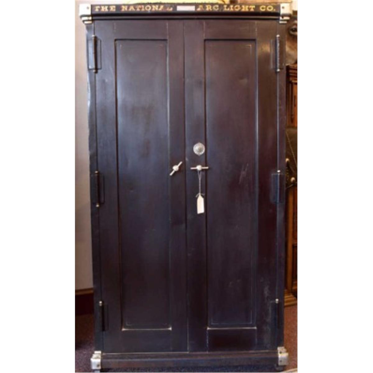 Double door locking floor cabinet