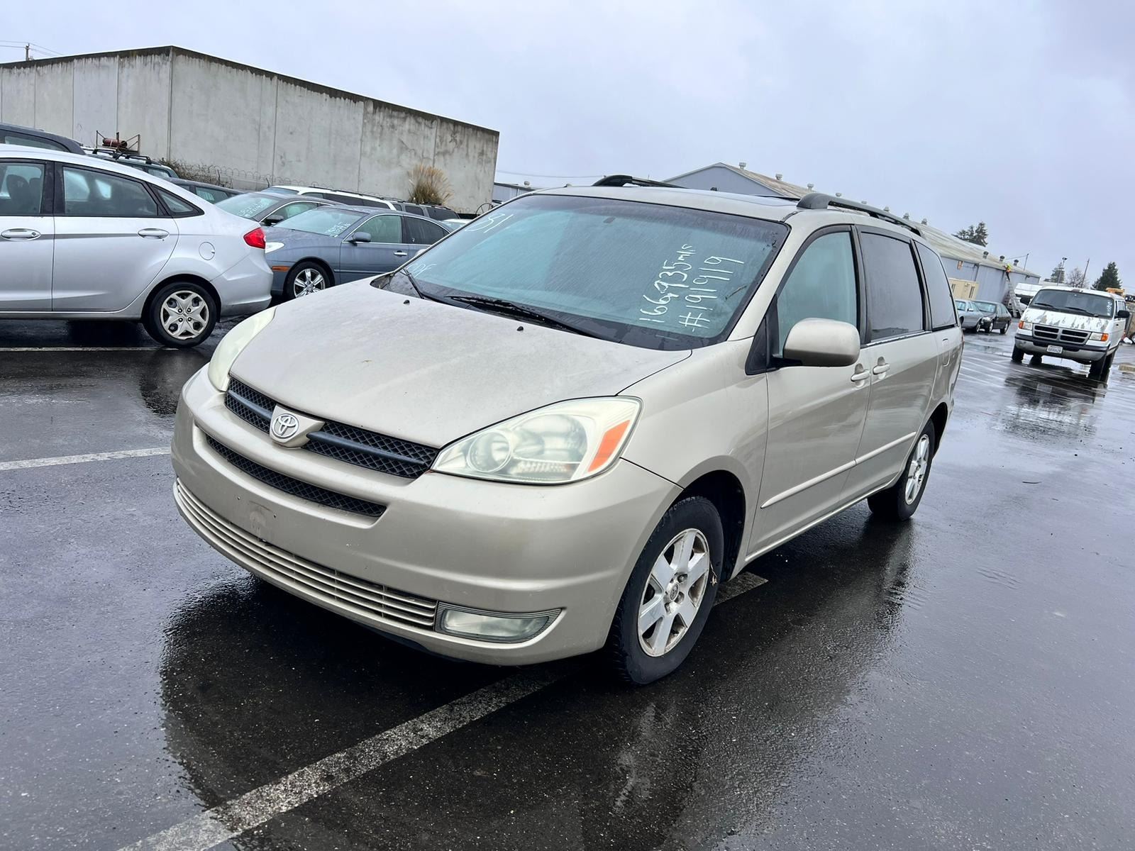 2004 Toyota Sienna XLE 7 Passenger