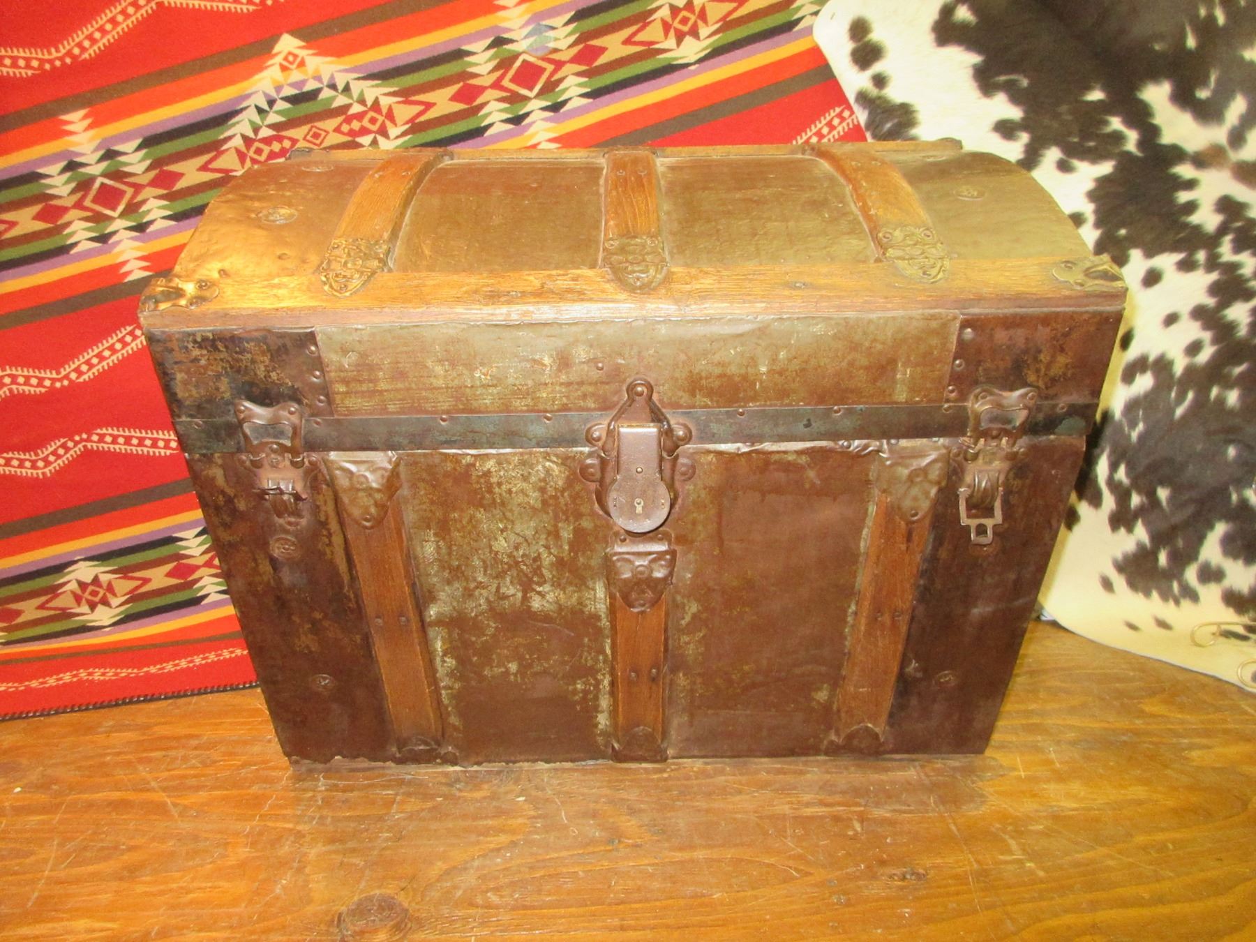 Antique Round Top Trunk- 20"H X 25"W X 15"D- Tray- Fair Condition