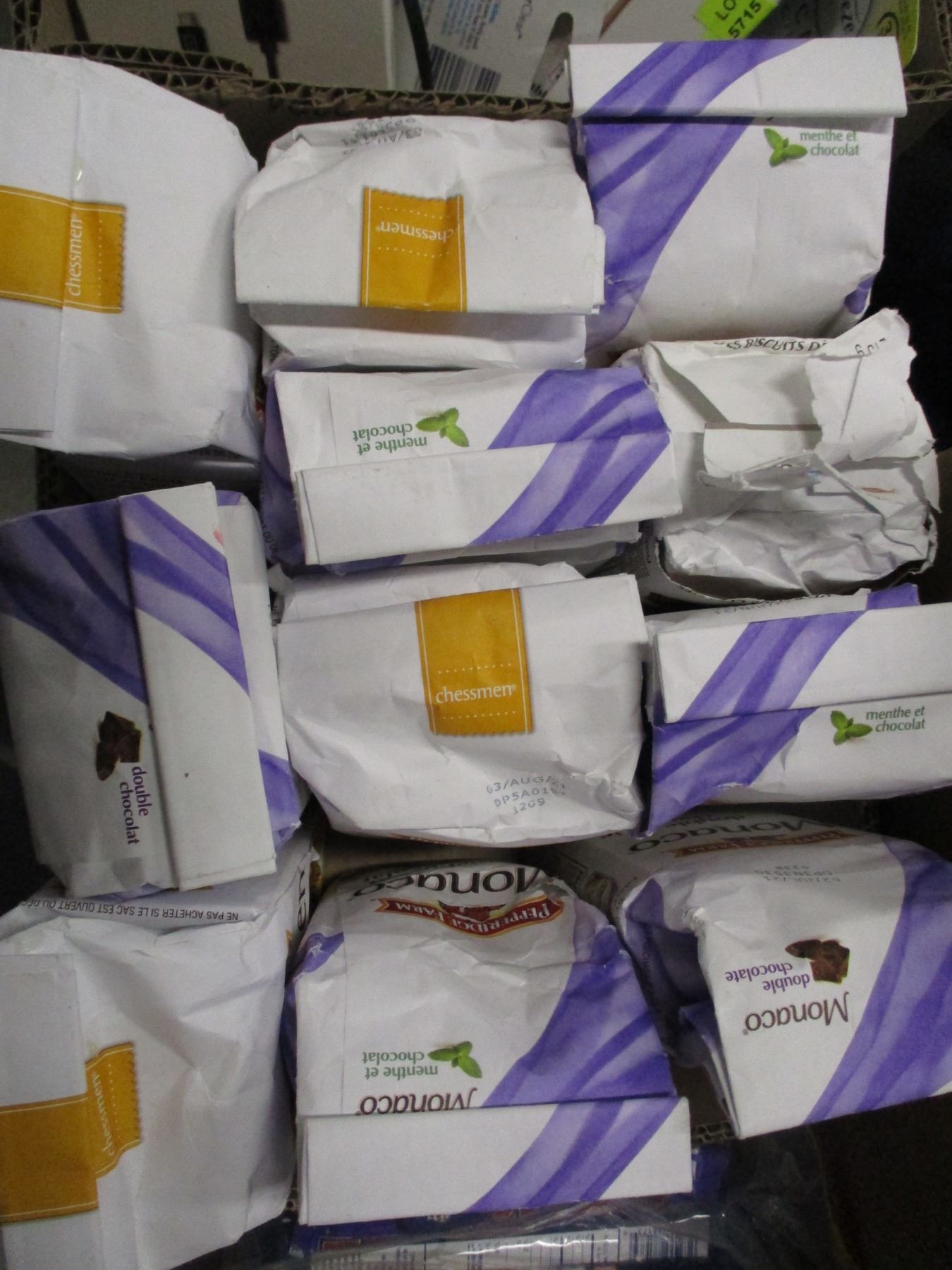 BOX C/W APPROX. 10 PACKAGES OF SHORTBREAD COOKIES