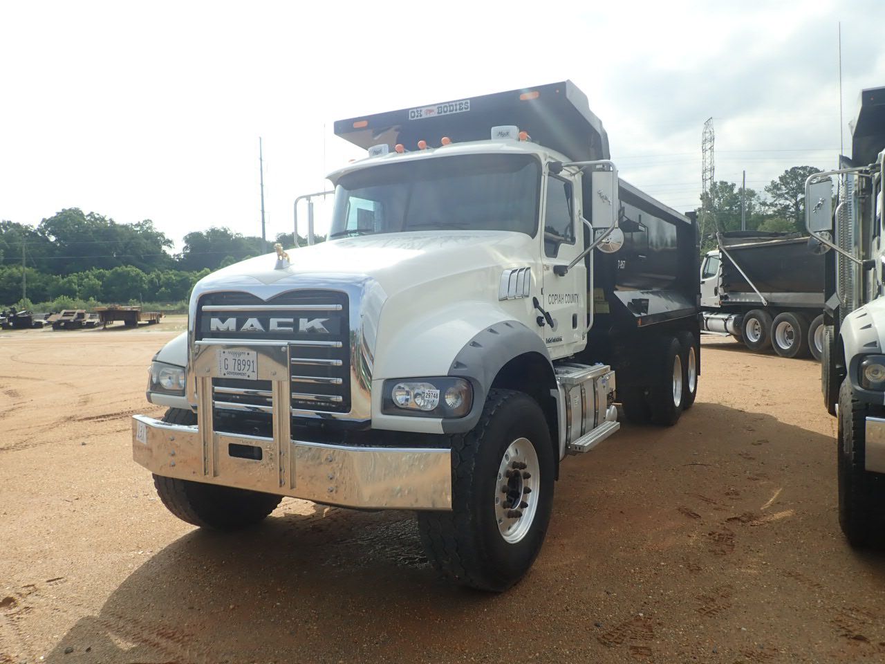 2018 MACK GU713 Dump Truck