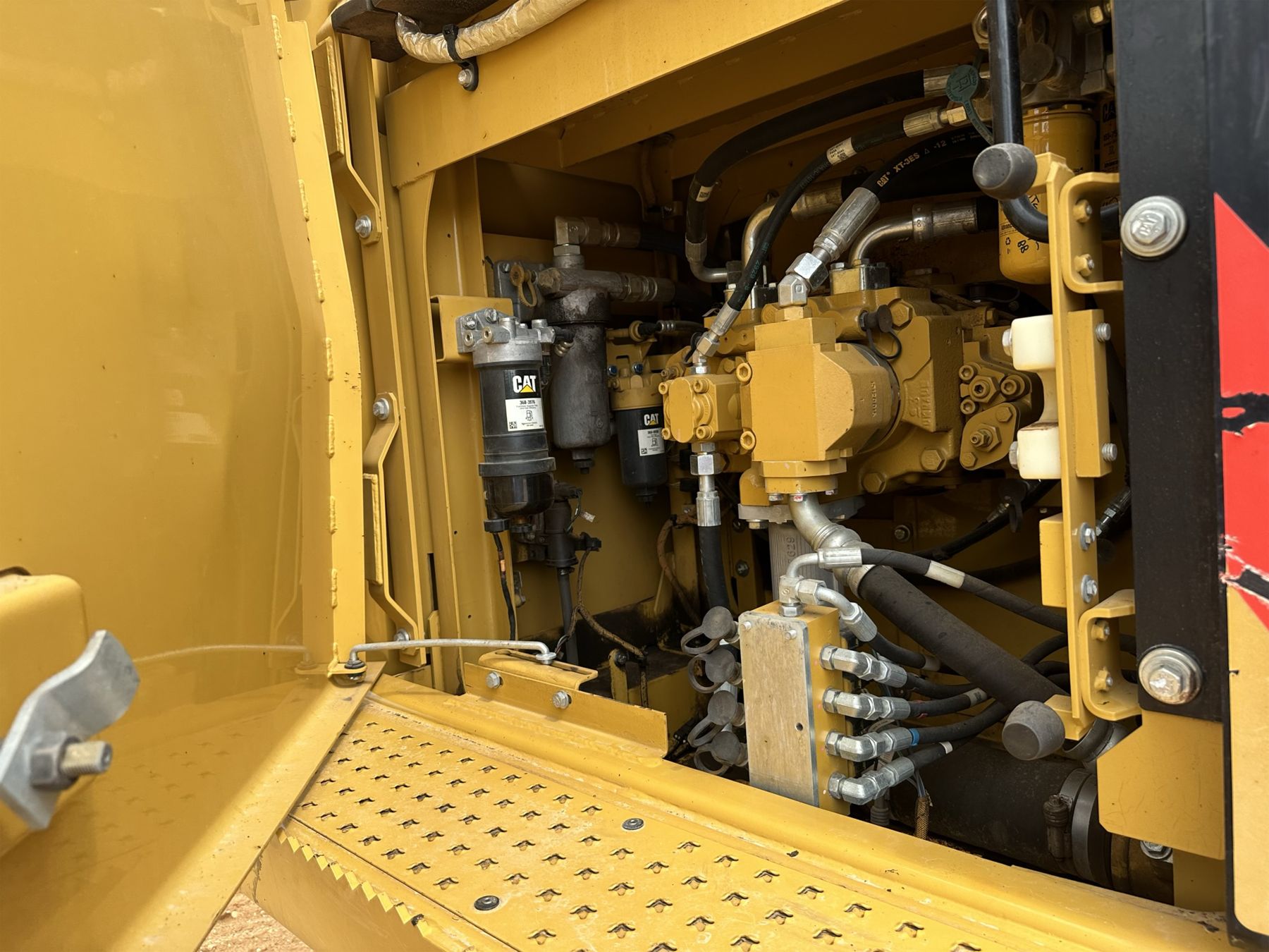 2016 CAT 538LL TRACK Log Loader - J.M. Wood Auction Company, Inc.