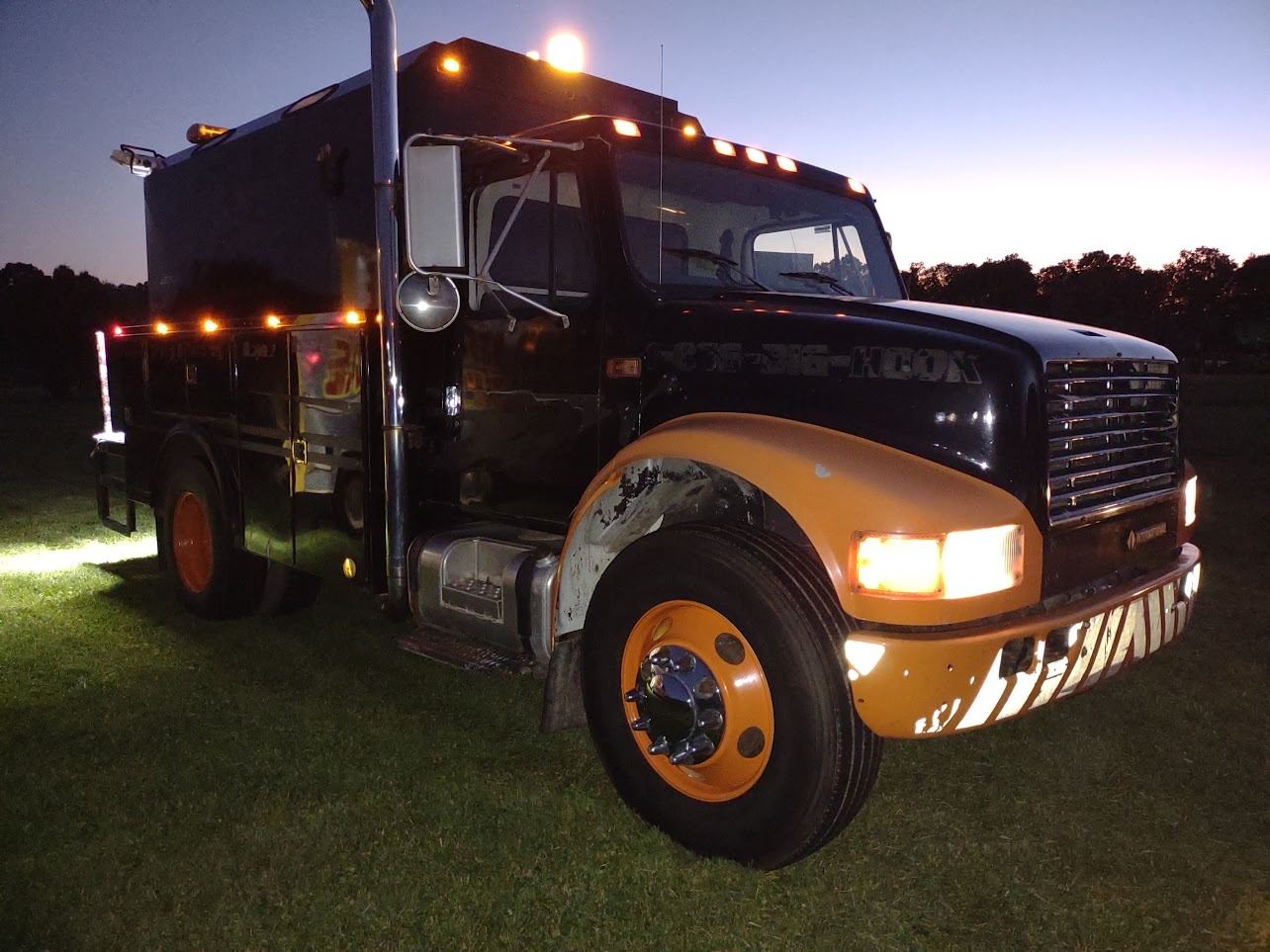 2001 INTL S SERIES CAB SERVICE TRUCK W MULTI GEN /A/C/WELDER