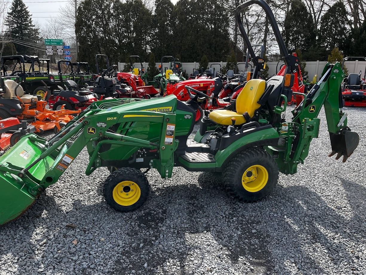 2021 SUPER CLEAN JOHN DEERE 1025R TLB TRACTOR / LOADER/BACKHOE/130 HOURS