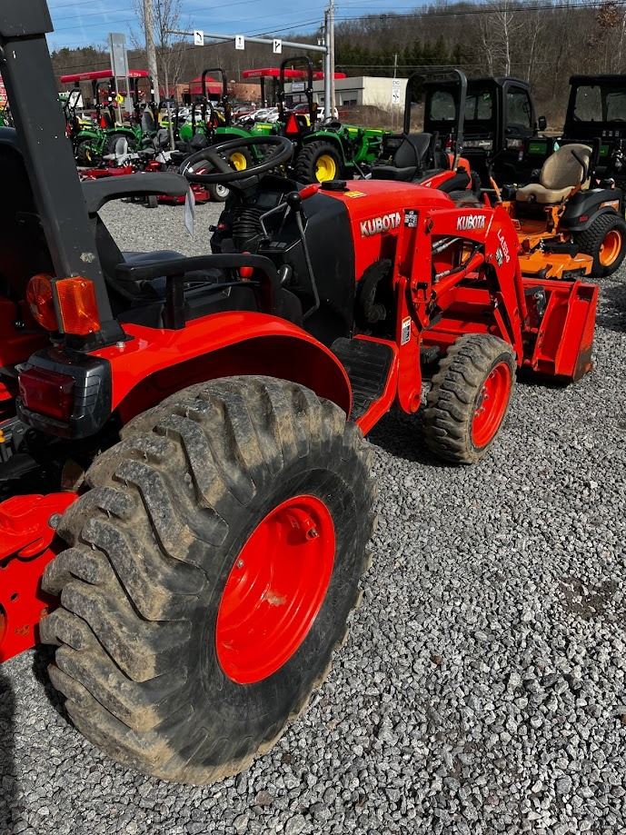 2018 KUBOTA B2650 TRACTOR / LOADER/BACKHOE -LOW HOURS