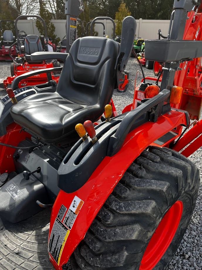 2018 KUBOTA B2650 TRACTOR / LOADER/BACKHOE -LOW HOURS