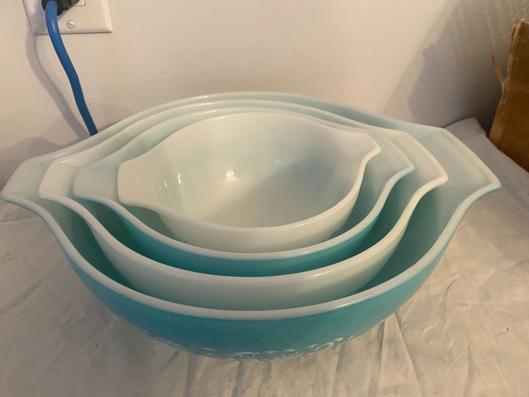 Pyrex nesting bowls